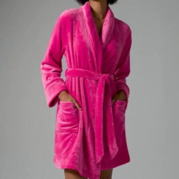 Soma | Intimates & Sleepwear | New Soma Pink Cosmo Plush Robe Short Hot ...